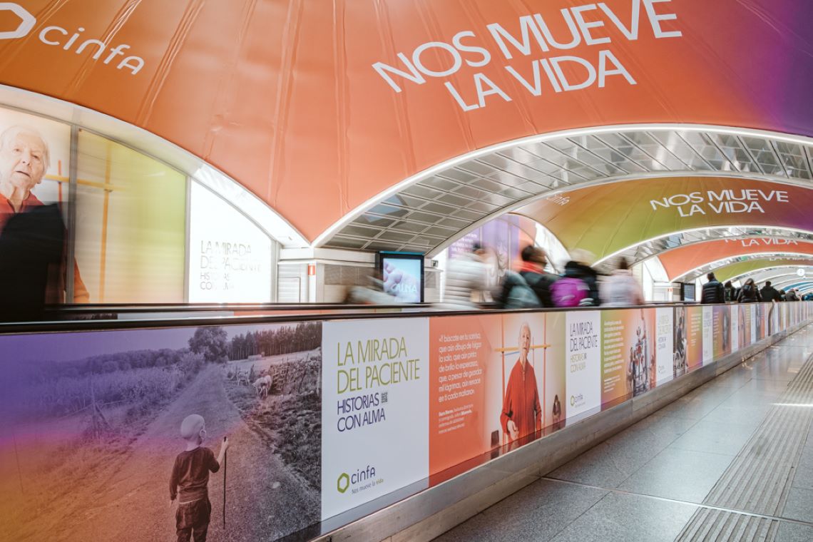 'Nos mueve la vida', campaña de Cinfa en la Estación de Atocha de ...