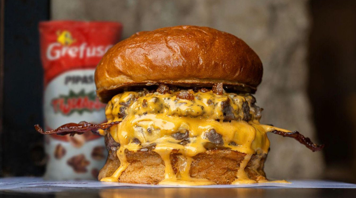 Grefusa y Hundred crean la hamburguesa hecha con Pipas Tijuana