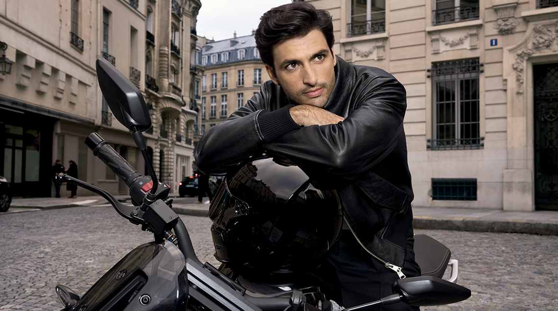 Carlos Sainz, nuevo embajador global de Elvive de L'Oréal Paris