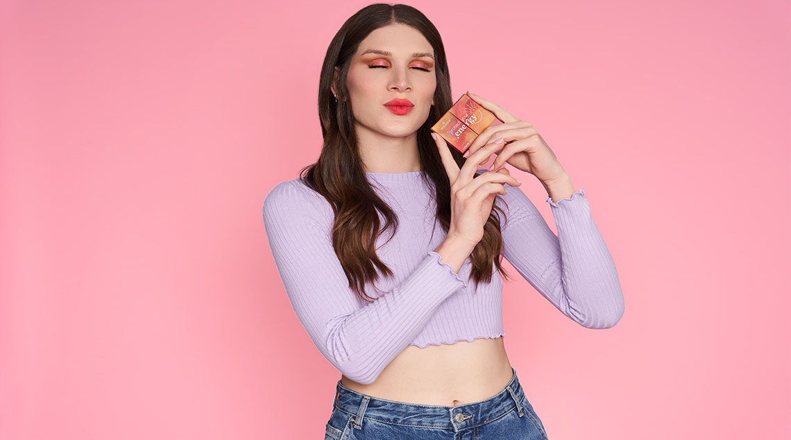 La primera campaña exterior de essence en España cuenta con Oto Vans