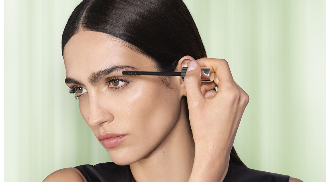 Prada Beauty lanza Pradascope, su nueva máscara de pestañas