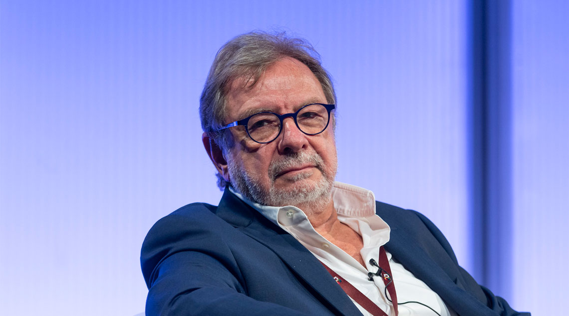 Prisa despide a Juan Luis Cebrián, presidente de honor de El País