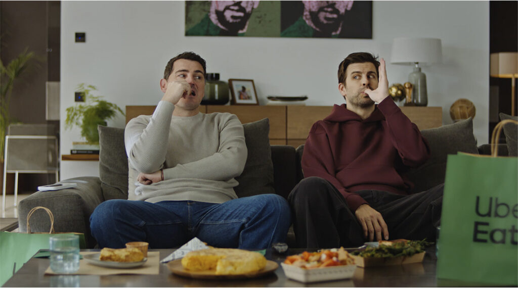 Uber Eats revive la ‘manita’ de la mano de Gerard Piqué e Iker Casillas ...